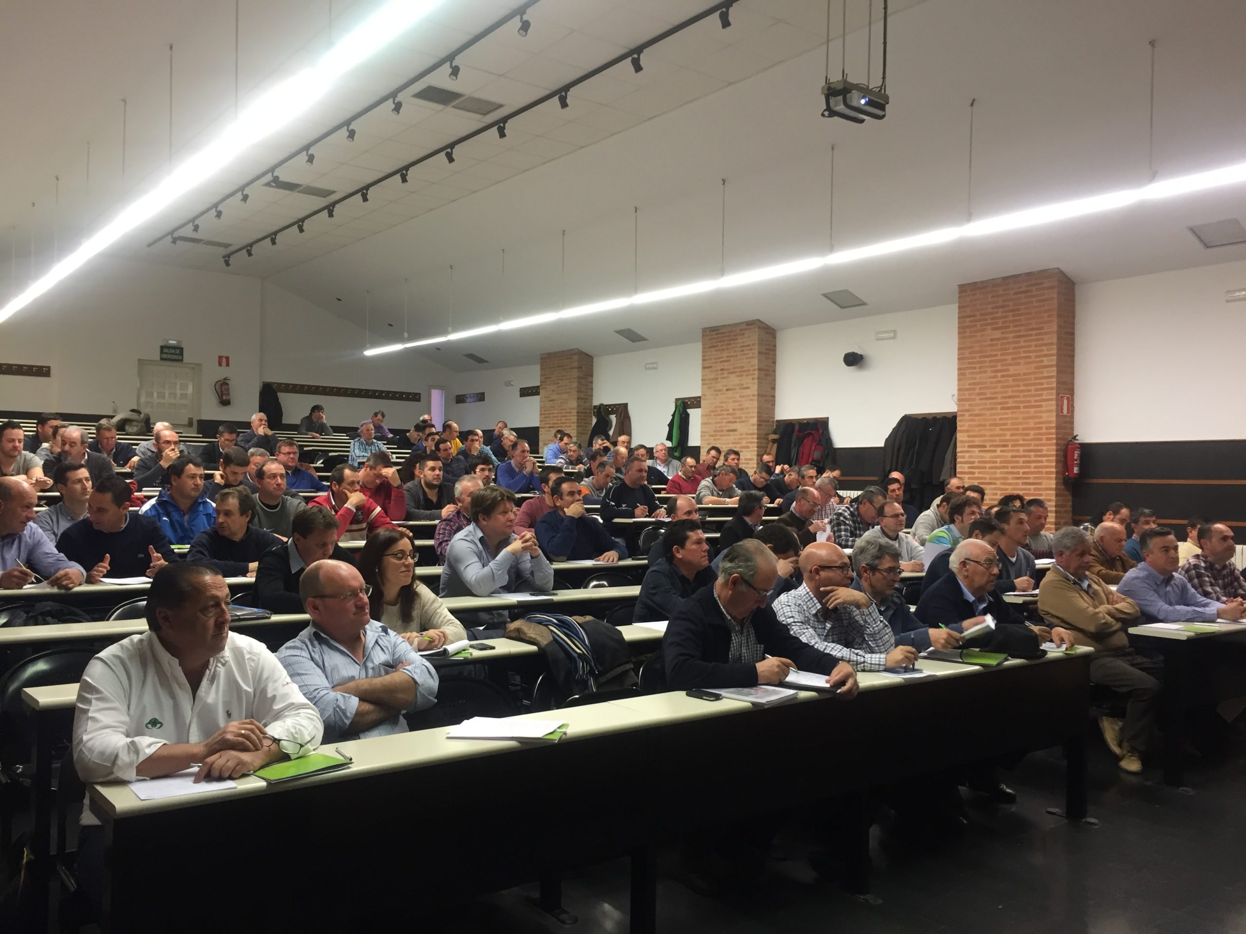 Las III Jornadas Técnicas de Fruticultura se clausuran con una participación en aumento. – AEAMDE